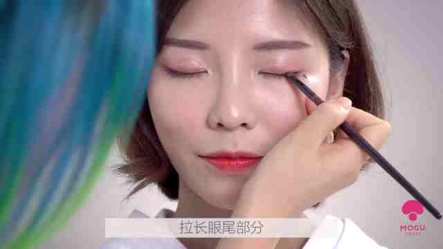 如何画出大地色眼影？ 百度经验